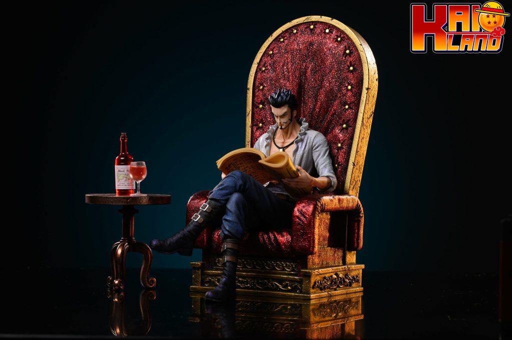 One Piece Brain Hole Studios Dracule Mihawk Sitting Resin Statue - Kaioland